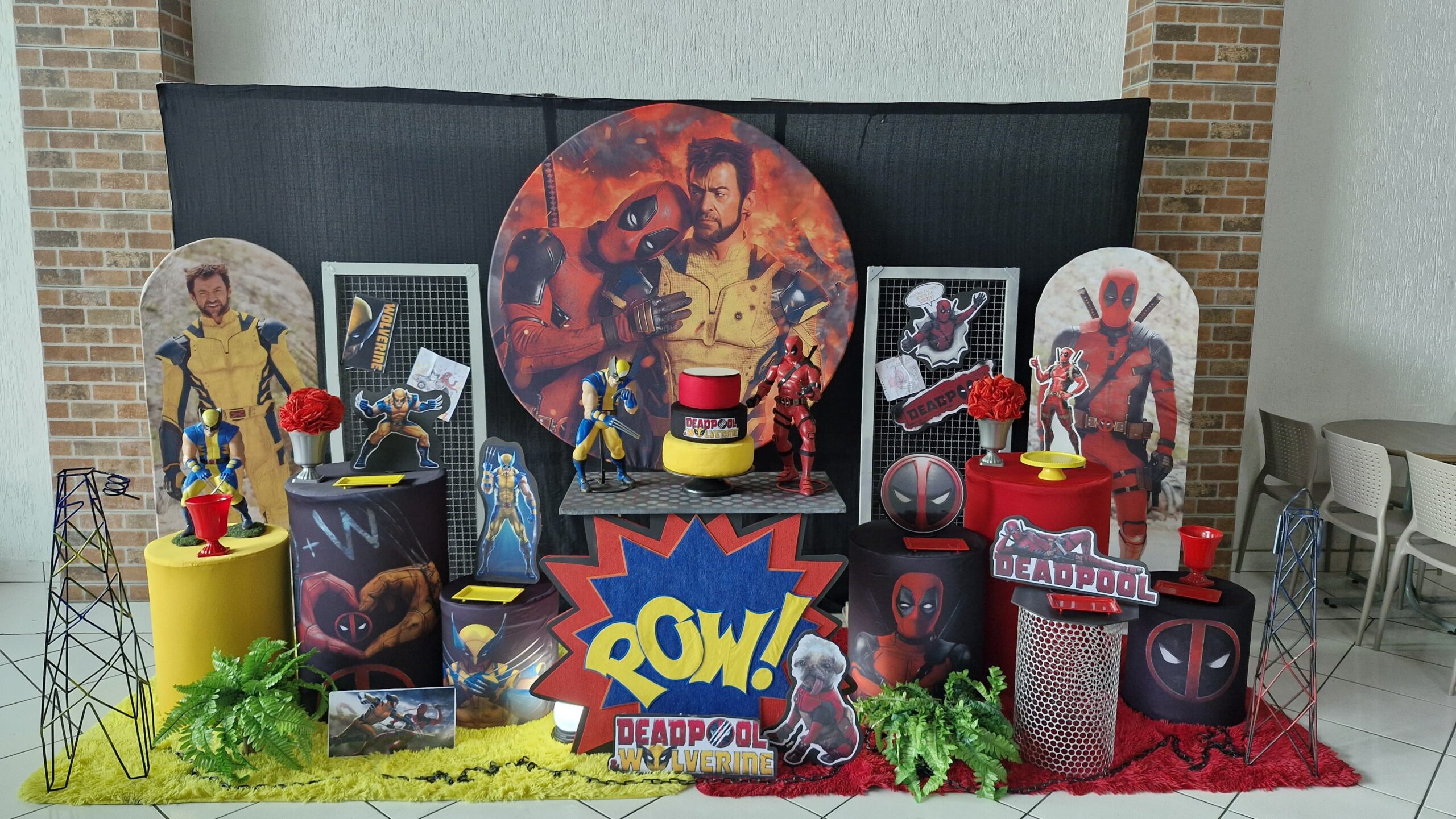 Deadpool & Wolverine Mini Table – Família Klasse A